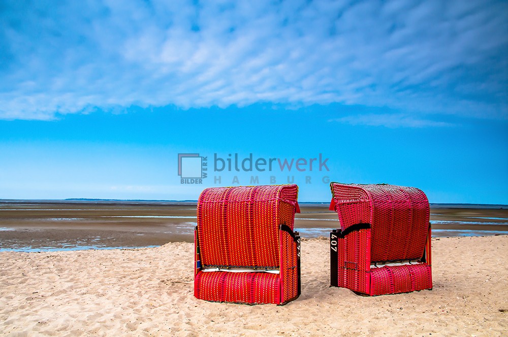 Zwei rote Strandkörbe | bilderwerk Hamburg